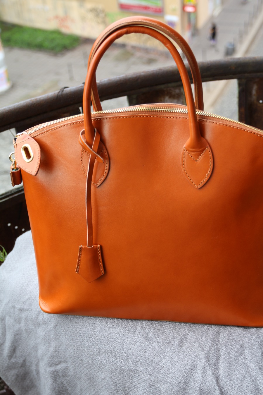 lifestyle: NEW BAG VERA PELLE ITALIAN LEATHER WITH LOCKER AND HANDLES