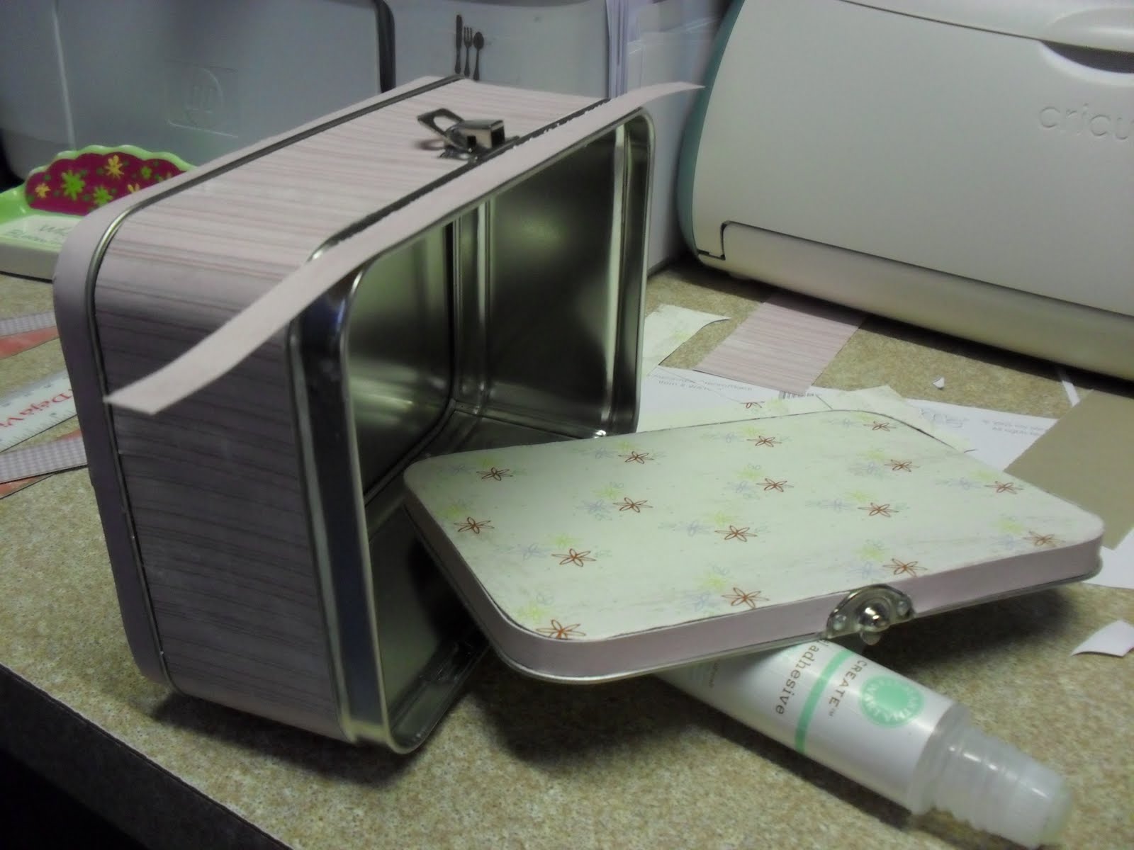 CELEBRATING ORDINARY MOMENTS: Altered Lunch Box Tin Sewing Box w/Tutorial