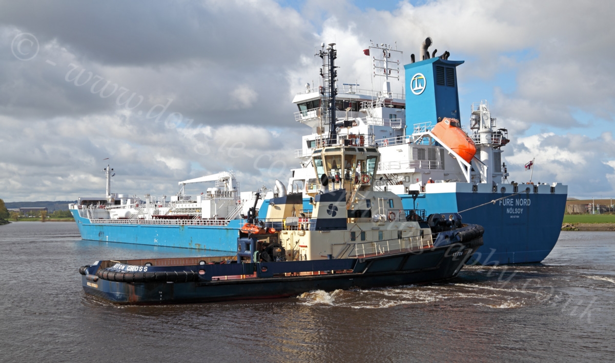 Dougie Coull Photography: Fure Nord - Tanker Berthing