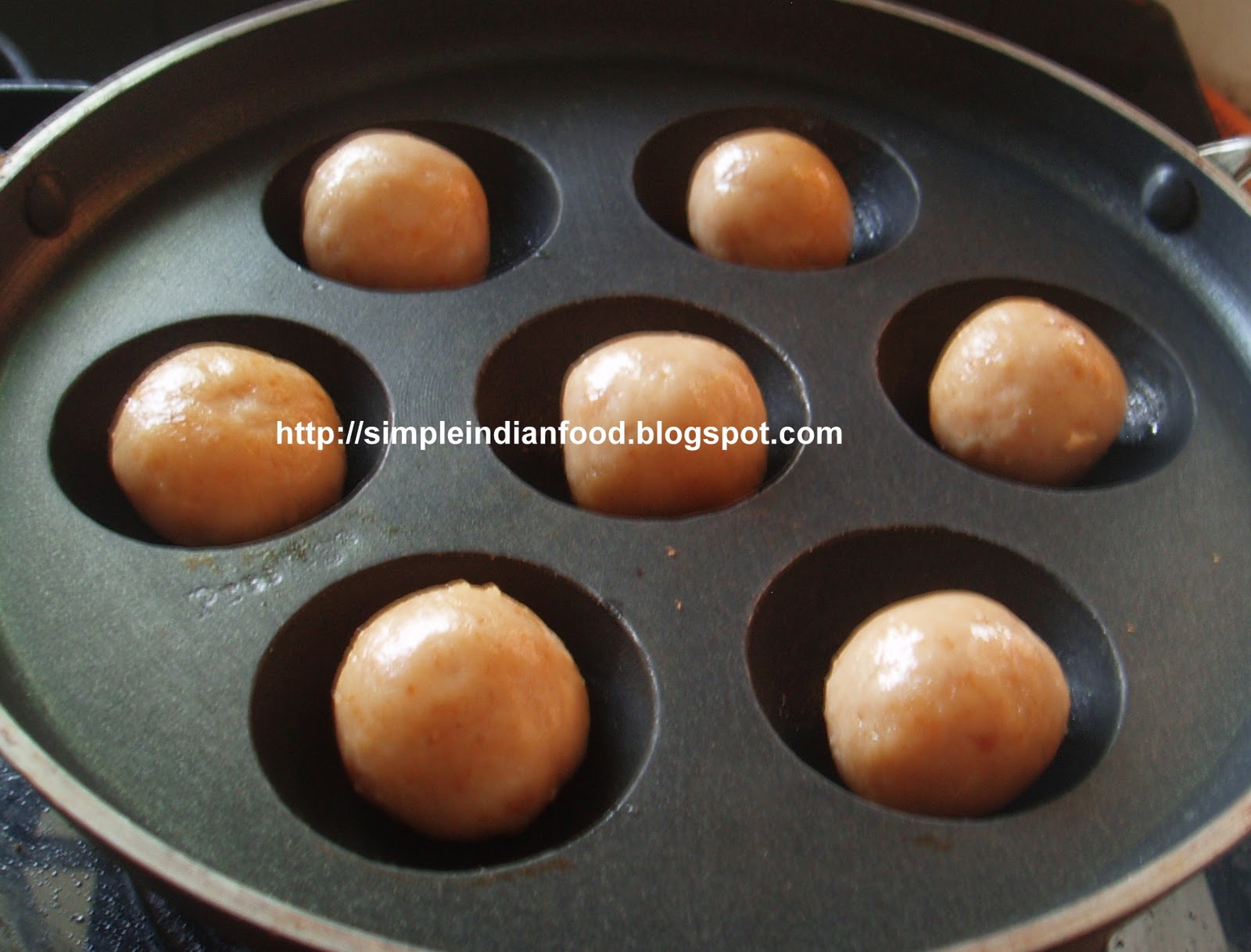 Simple Indian Food- An Easy Cooking Blog: Bread Gulab jamun
