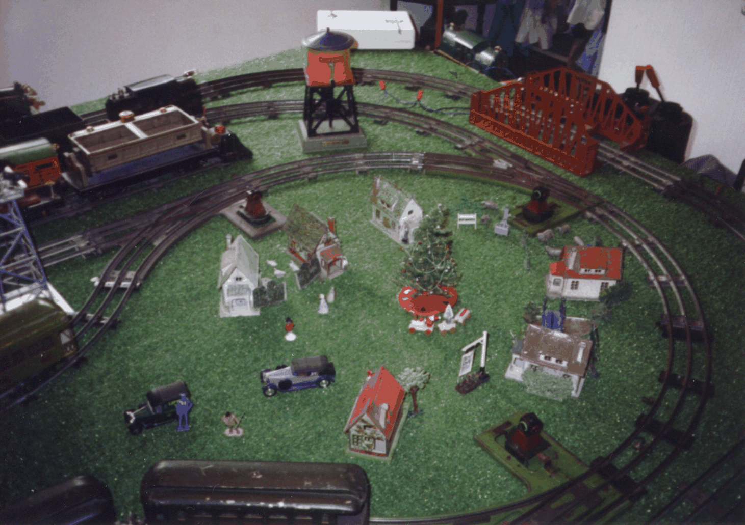 Toys and Stuff: TRAIN TIME: Norm K's Small Standard Gauge Layout