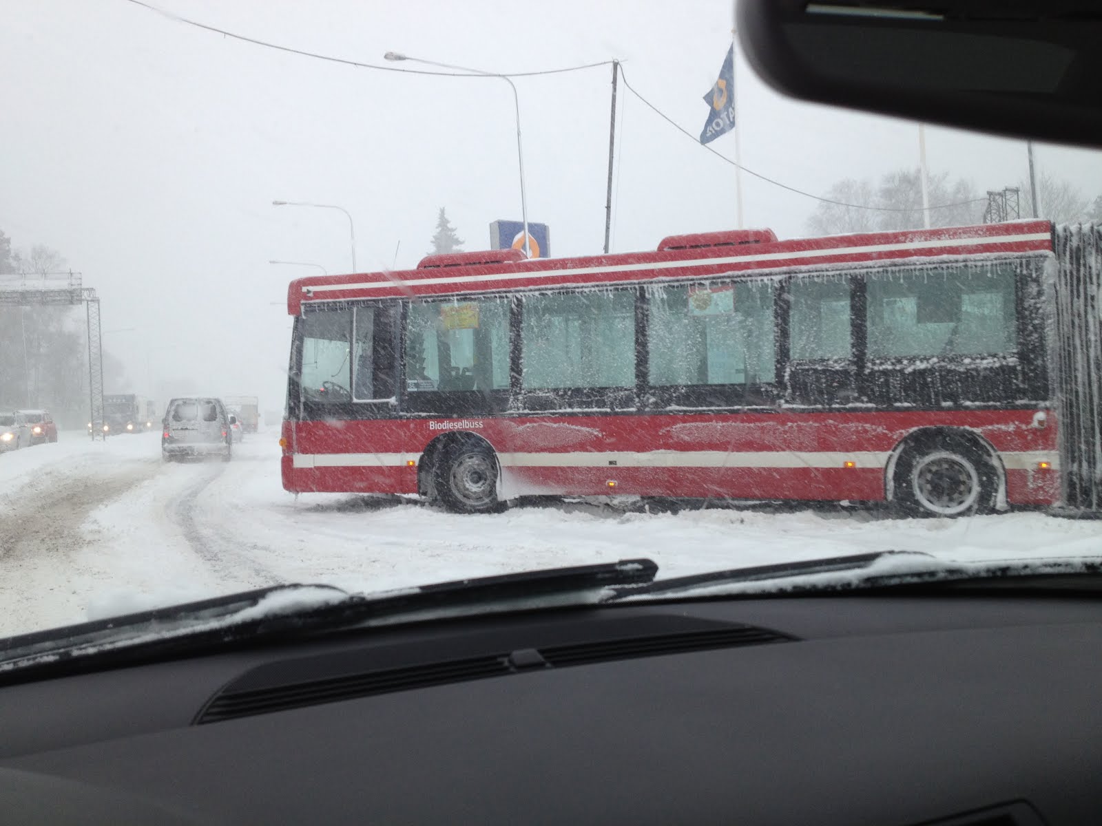 Jessica Pira: Snökaos i stockholm och inställd hoppträning igen!