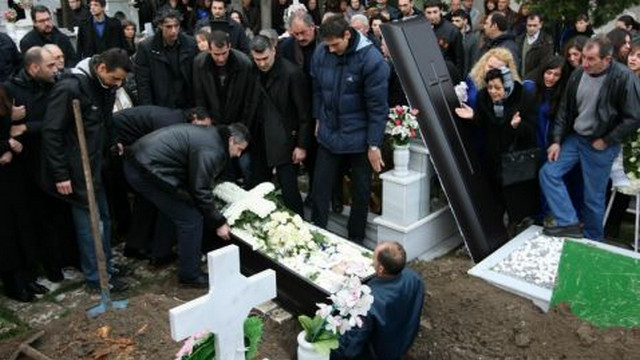 ΔΡΑΜΑΤΙΚΕΣ ΕΙΚΟΝΕΣ ΑΠΟ ΤΗΝ ΚΗΔΕΙΑ ΤΟΥ ΒΟΛΕΙΜΠΟΛΙΣΤΑ ΝΙΚΟΥ ΣΑΜΑΡΑ