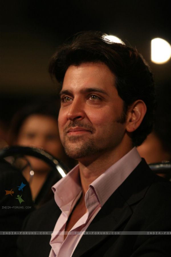 Watch Your Favorite: Bolloywood Super Star Hrithik Roshan 2011 Pics