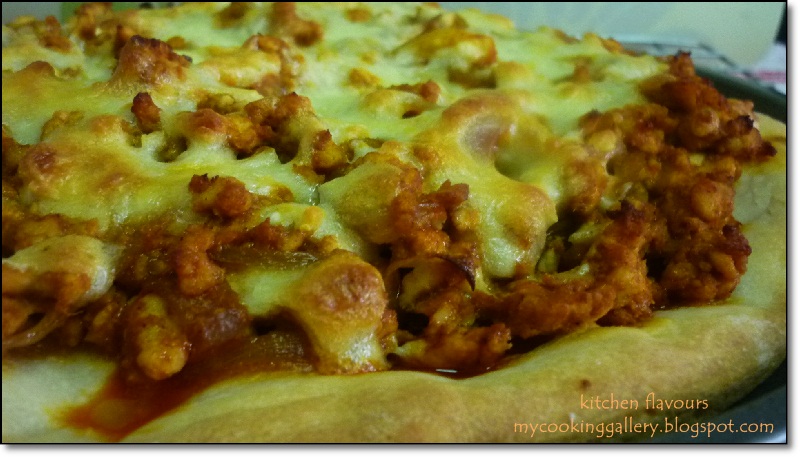 kitchen flavours: Chicken Rendang Pizza/Thousand Island Tuna Pizza ...