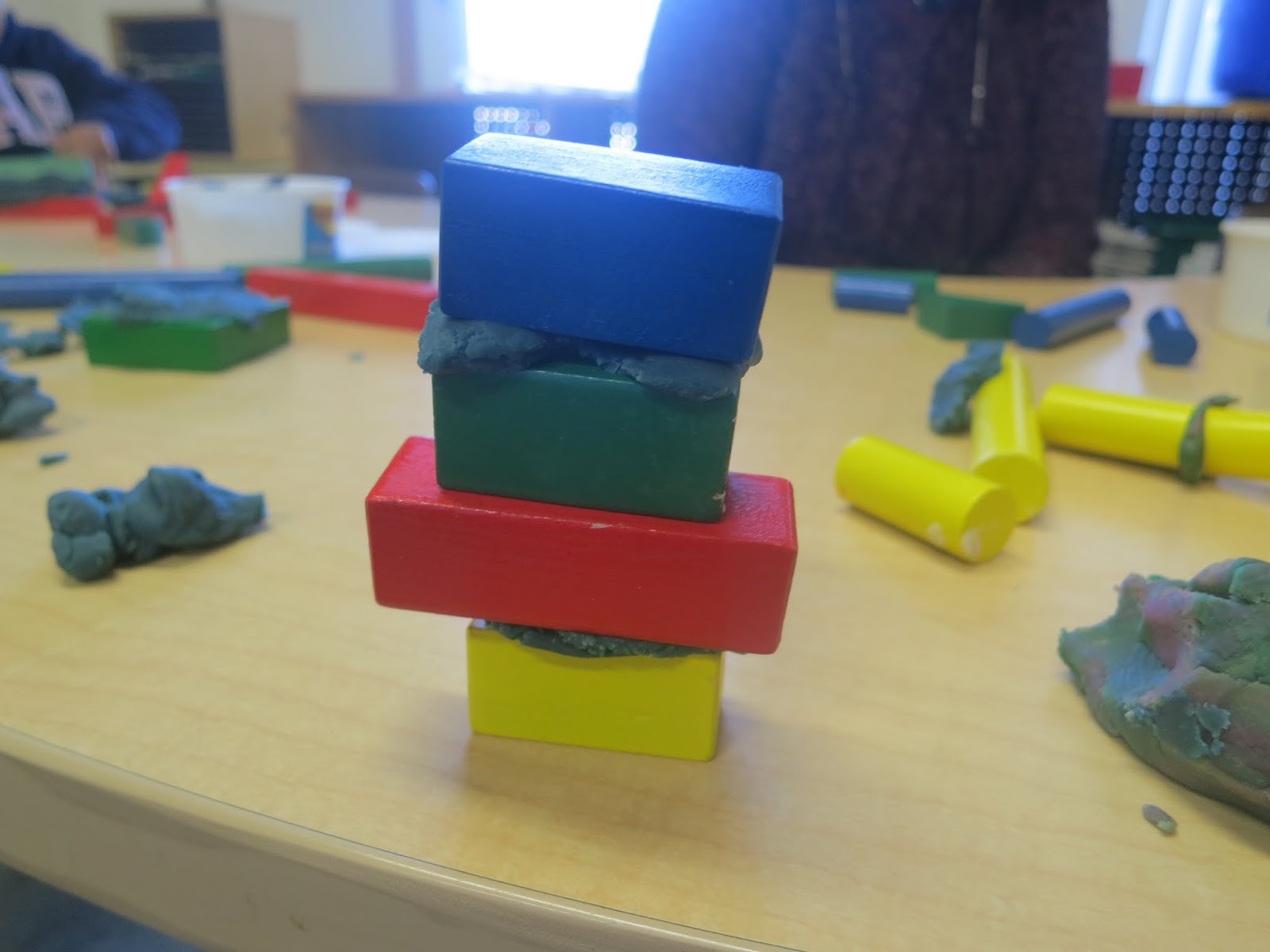 WonderWorks Outreach: playdough + blocks : library makers