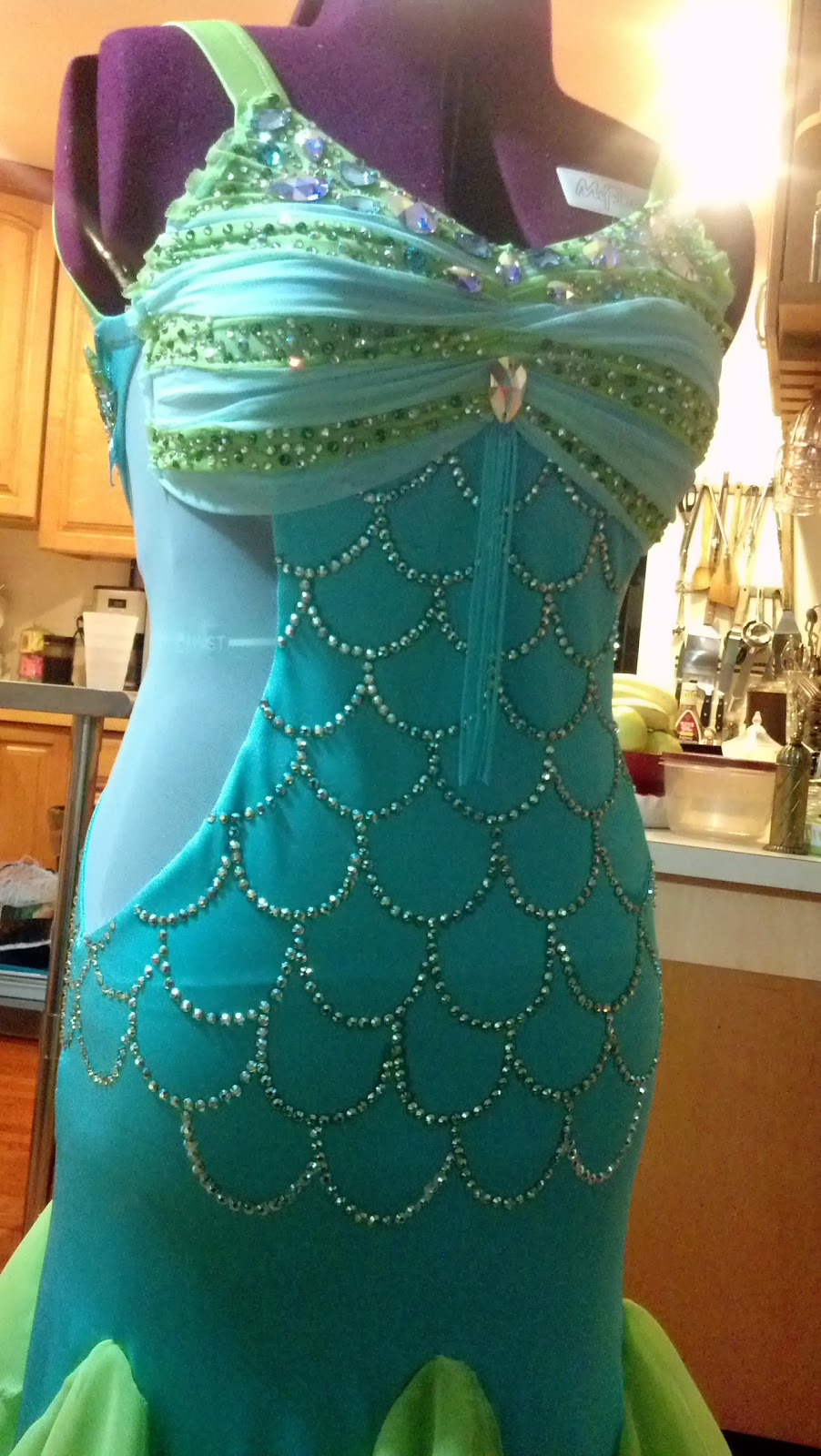 Stitches and Sparkles: Mermaid dress: complete!