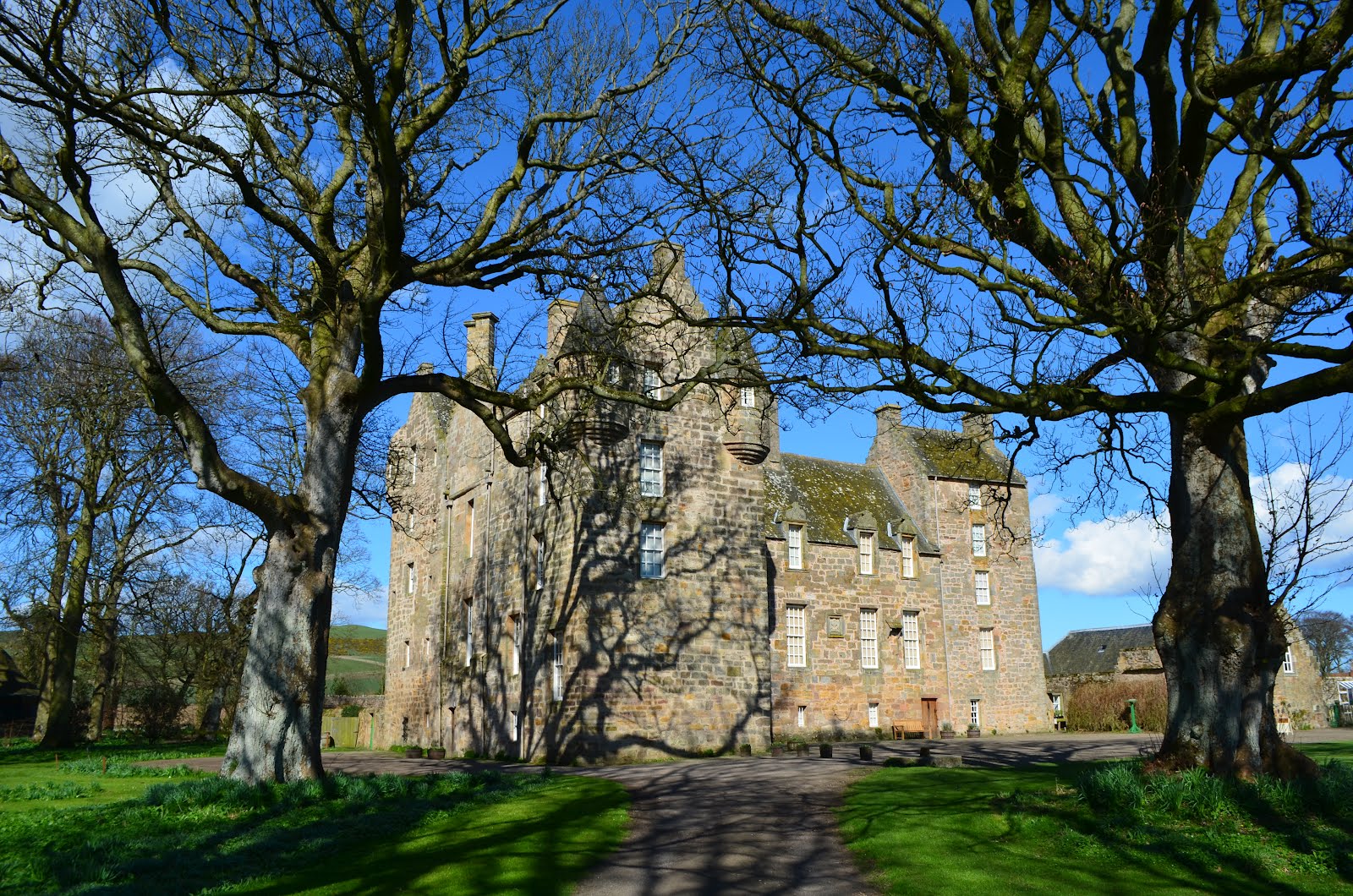Tour Scotland: Tour Scotland Photographs Long Shadows Kellie Castle ...
