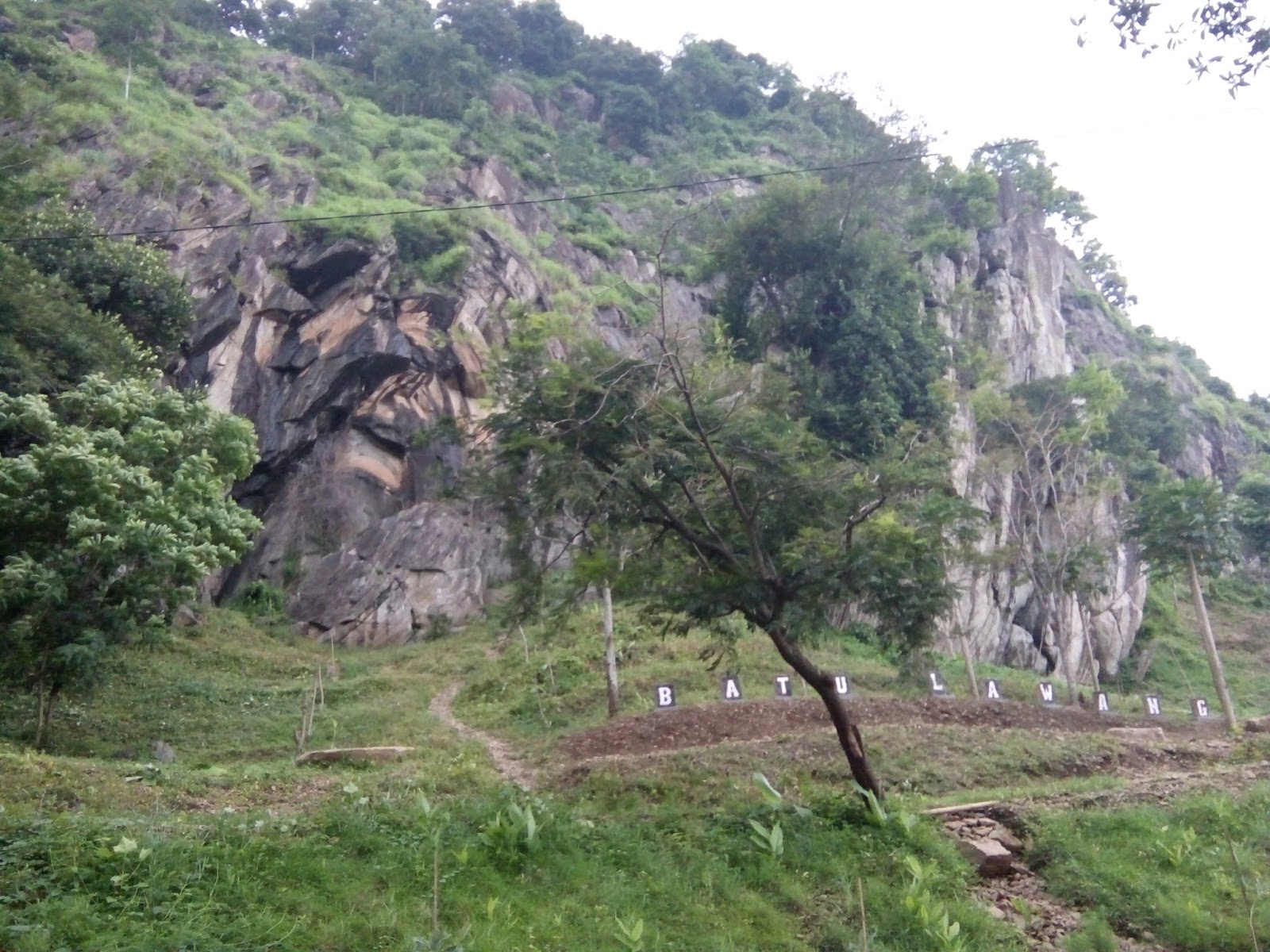 BATU LAWANG OBJEK WISATA TERSEMBUNYI YANG INDAH DAN EKSOTIS DI DESA ...
