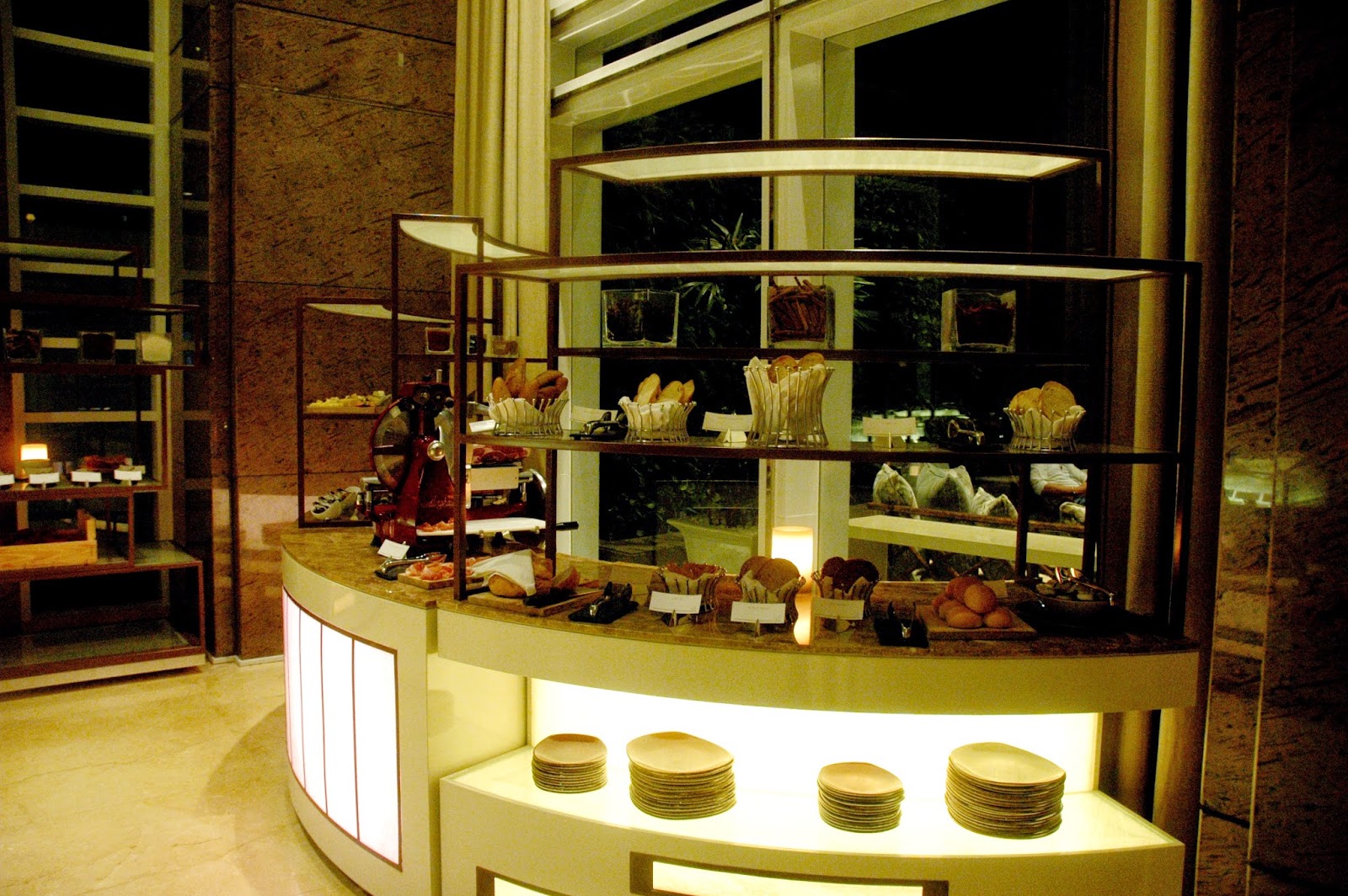 DUDE FOR FOOD: Fresh: The Salad Room at Discovery Primea's Tapenade