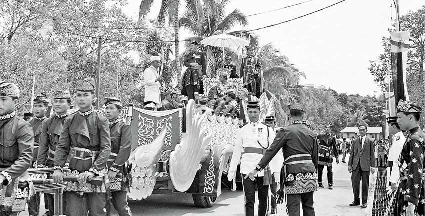 MIB: Loyalty to His Majesty (MIB Series)