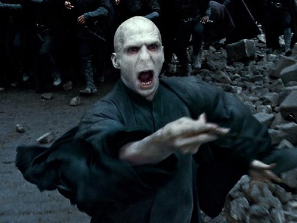 Blog de Harry Potter: Voldemort ataca a Harry con su varita
