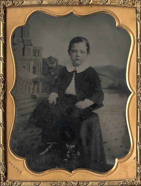 Old Portraits With Background Smackdown ~ Vintage Everyday