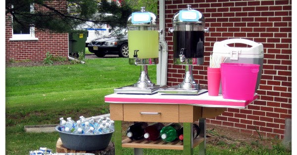 Under the Big Oak Tree: Party Tip: Setting up a Beverage Station