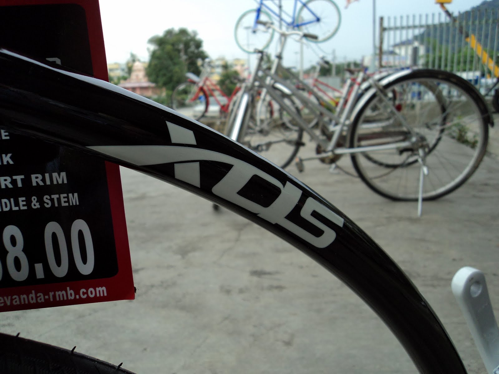 The Right Bike Store: 700C Imported New Fixed Gear /Fixie Bicycle - XDS