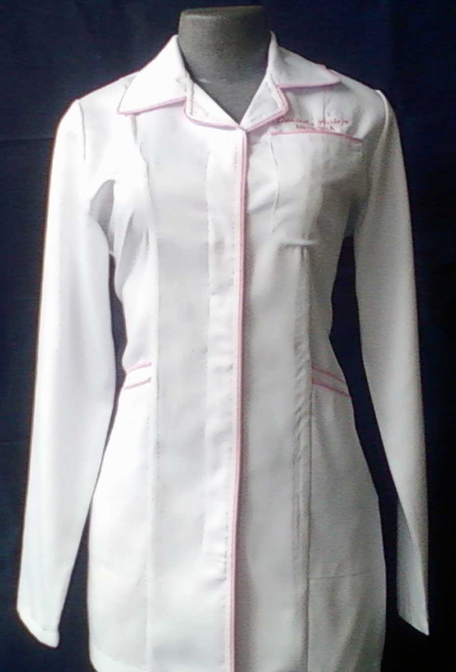 .: MODELO 001 BATAS MEDICAS CON VIVO Y BORDADO