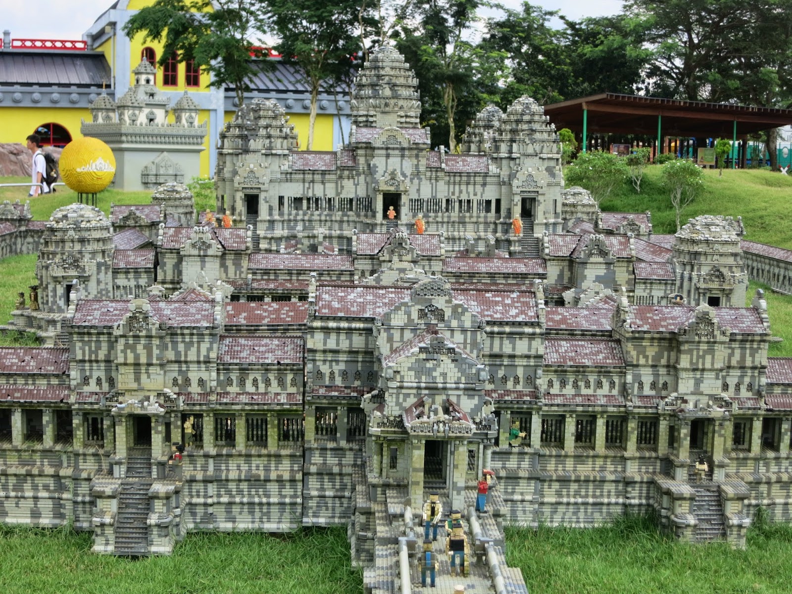 Splash of Yellow: Top 5 Travel Tips when visiting Legoland Malaysia