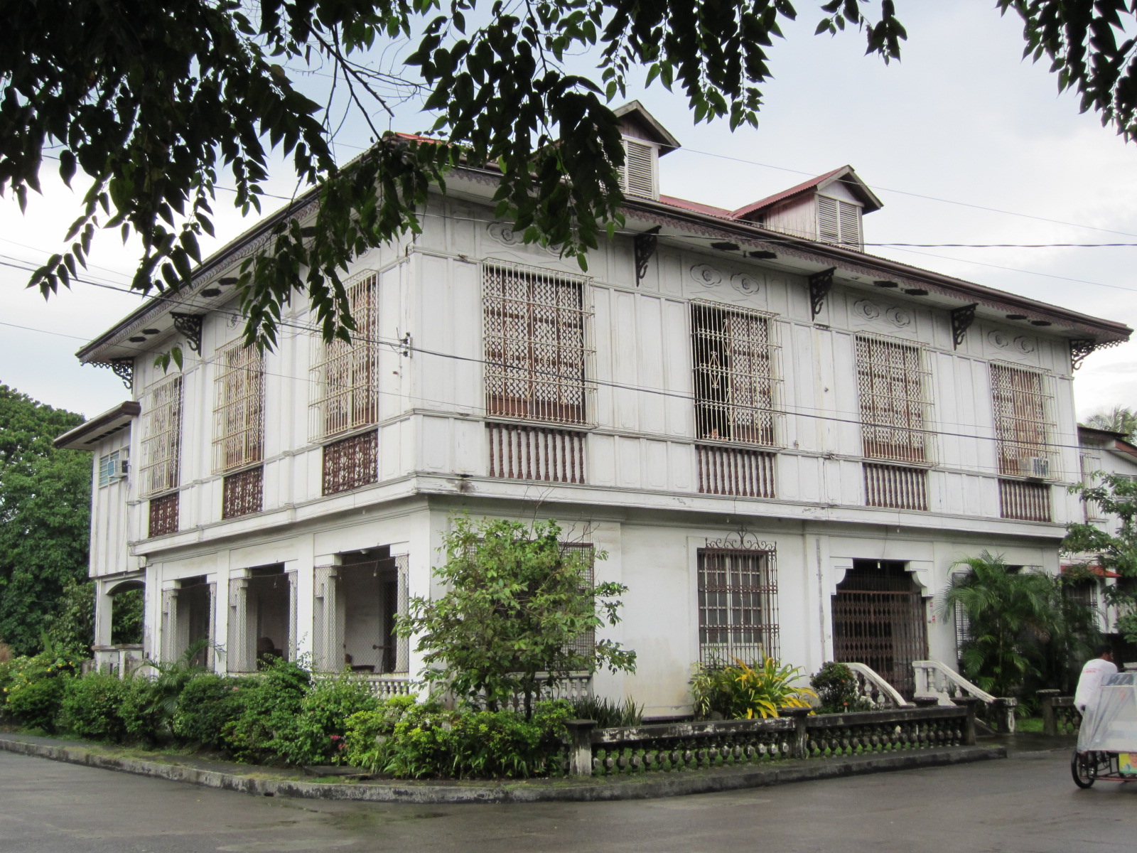 Miranda: Silay City: Ancestral homes [MWT]