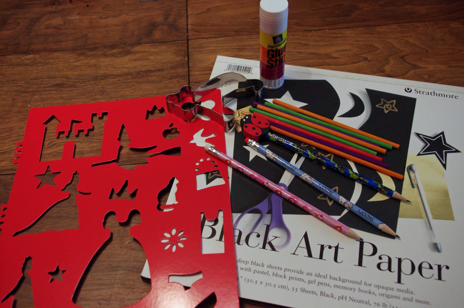 Niko and Nonnie: DIY Shadow Puppets