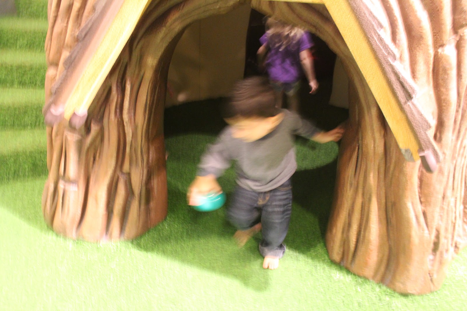 Niam's World: Going on a bear hunt! Big Dark cave...