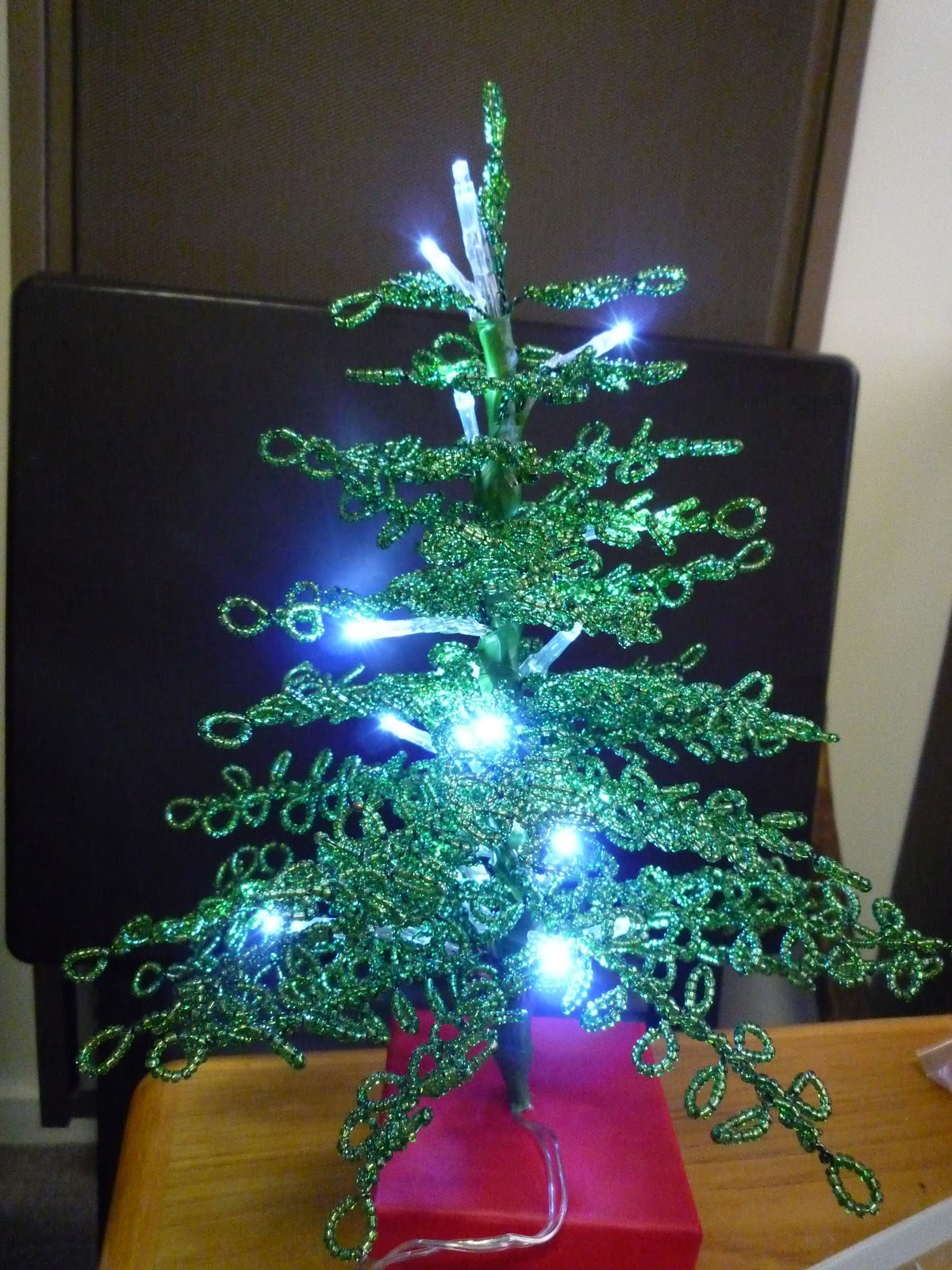 The Geeky Goblin: Beaded Christmas tree update