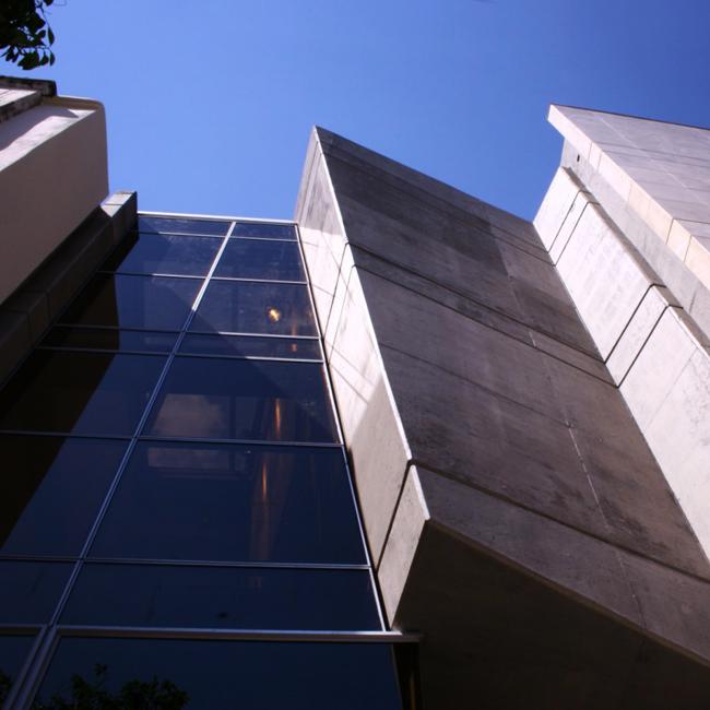 Arquitectura Latinoamericana: Una placa que hace ciudad