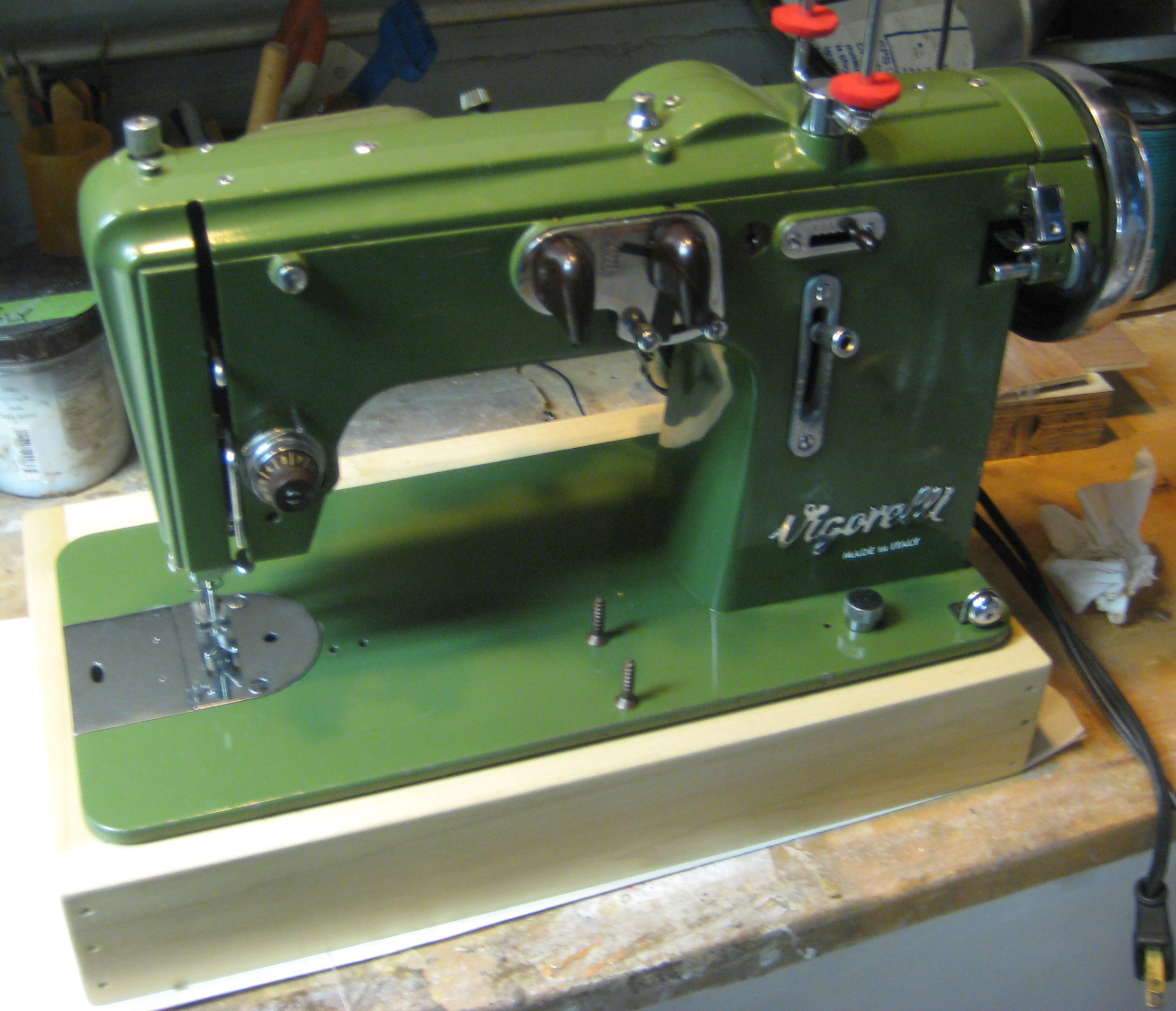 MI Vintage Sewing Machines: Vigorelli Robot (1950's)