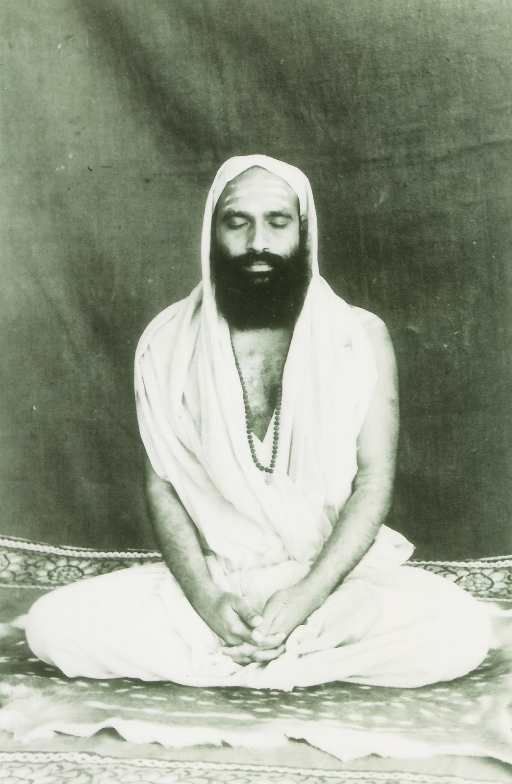 THE TEACHING OF ADVAITA: The Meditator - Swami Dayananda