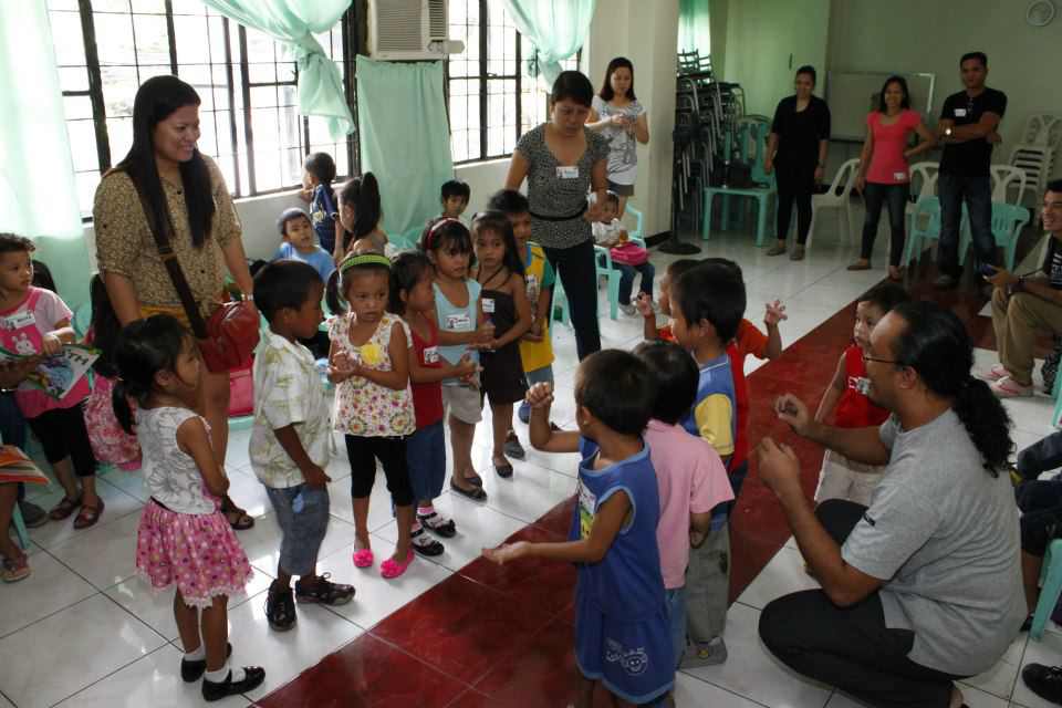 Isang Minutong Smile (Alay Pag-asa Christian Foundation) : ~ GUMAMELA ...