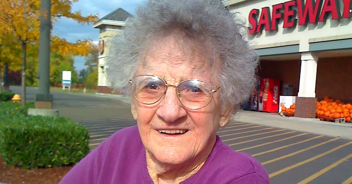 Patti in DC: Granny with her fritters....