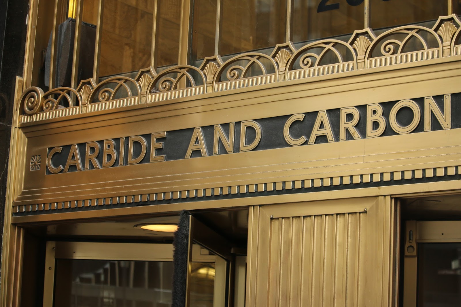 Nomadic Newfies: Chicago's Carbide and Carbon Building