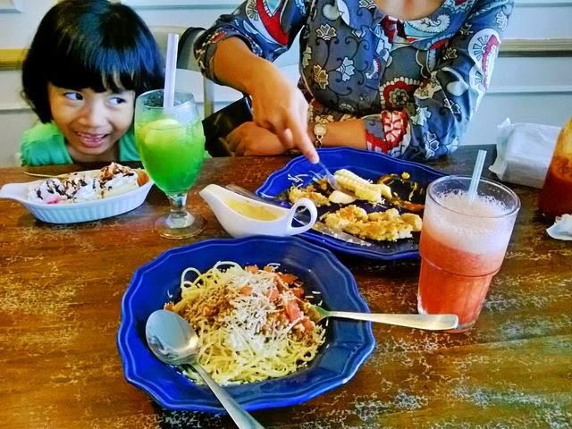 @Semarang : Jonas Photo & Giggle Box Resto - Live a Simple Life