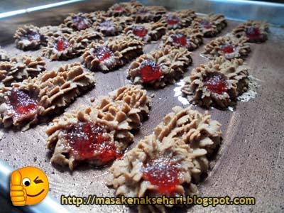 Resep Kue Lebaran Semprit Coklat Strawberry