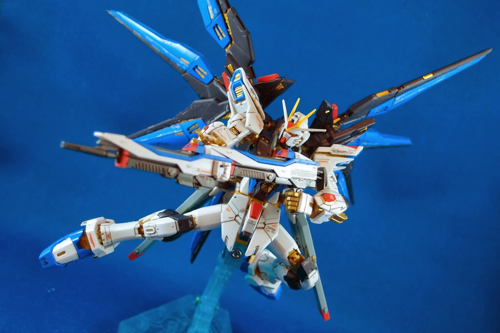 Mecha Junkyardz: Real grade strike freedom modelled by hondacl7