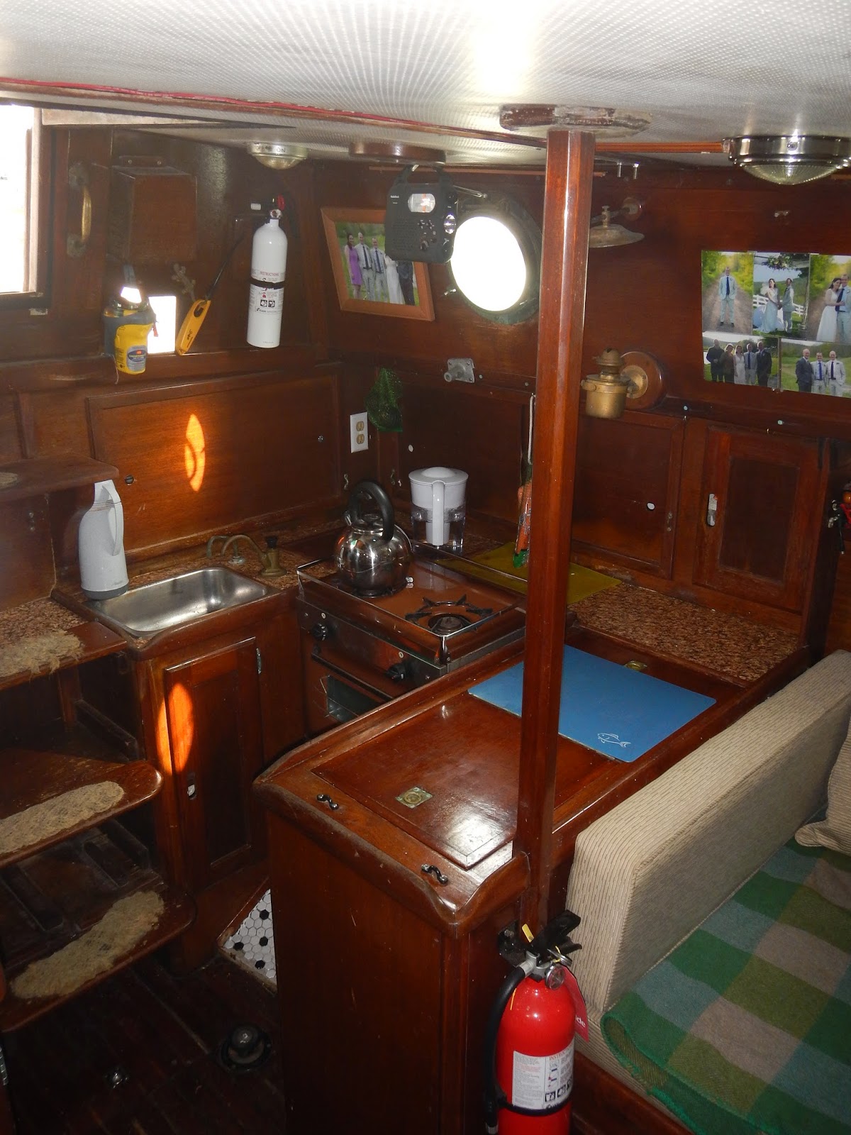 Onapua........the sailing vessel: The Inside of my Boat