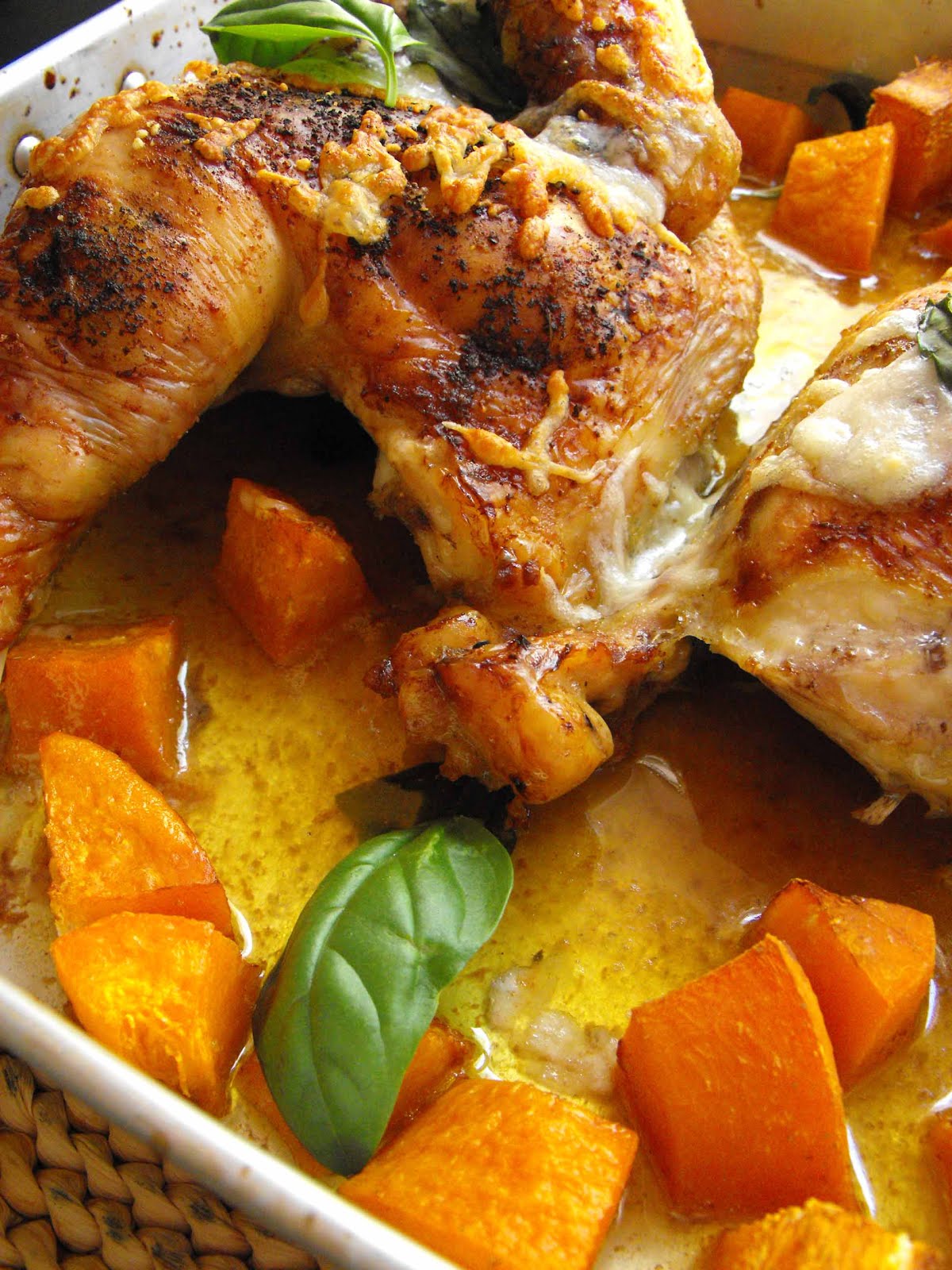 As receitas lá de casa: Frango do campo no forno com abóbora