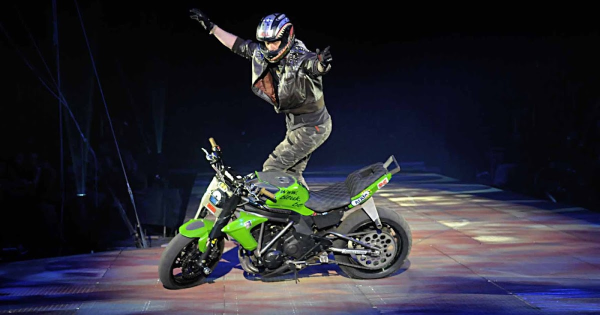 circus: Les cascadeurs à moto Steven FRANSEN et Tom REYGEL (photos de ...