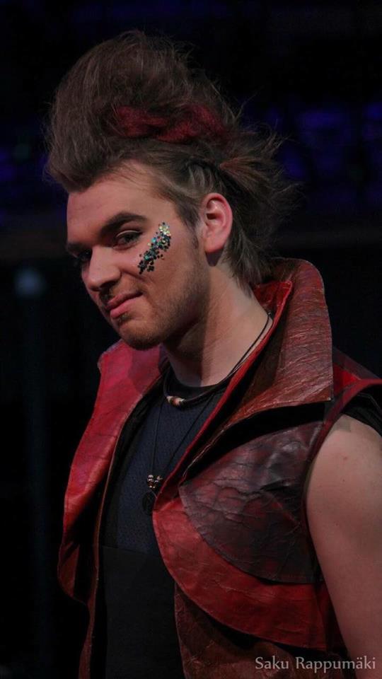 Teatterikärpäsen puraisuja : Haastattelussa Peter Nyberg