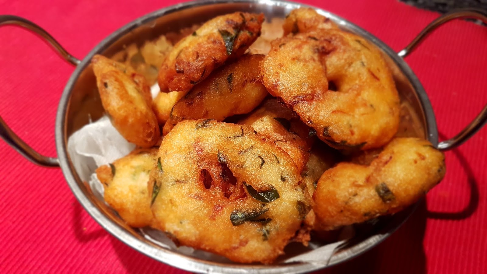 MEDU VADA (ULUNDU VADAI) fried lentil donut with shallots, green ...