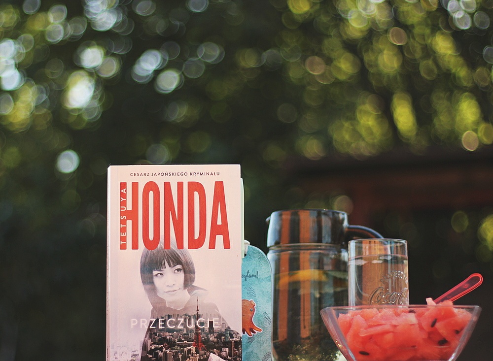 Tetsuya Honda - Przeczucie - Z nosem w książkach