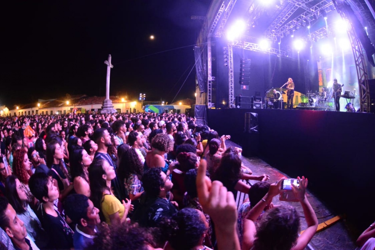 Isto é SERGIPE: Terceira noite do FASC veio embalada pelo romantismo ...