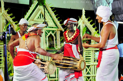 Abirahas Adawiya ....(මුල් පිටුවට පිවිසෙන්න මෙතනින් ) [HOME] : තොවිල් ...