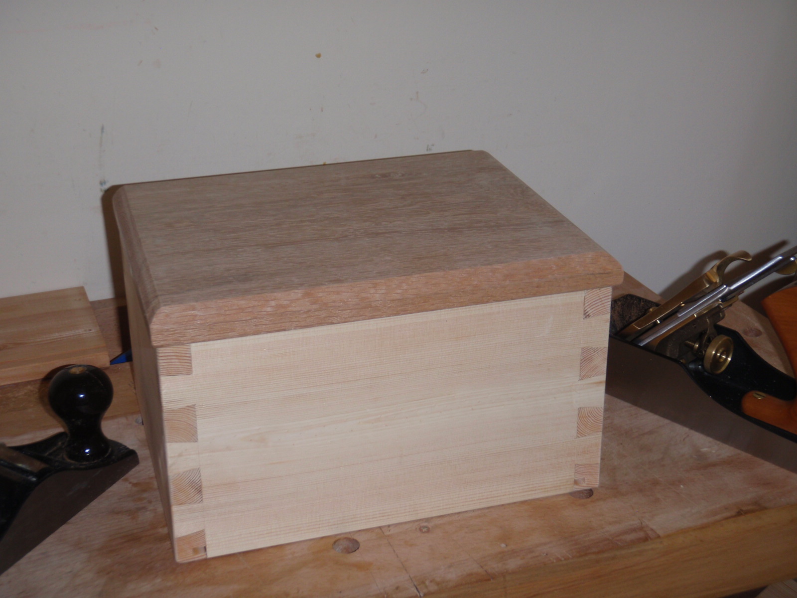 Woodworking By Hand: Another Dovetailed Box