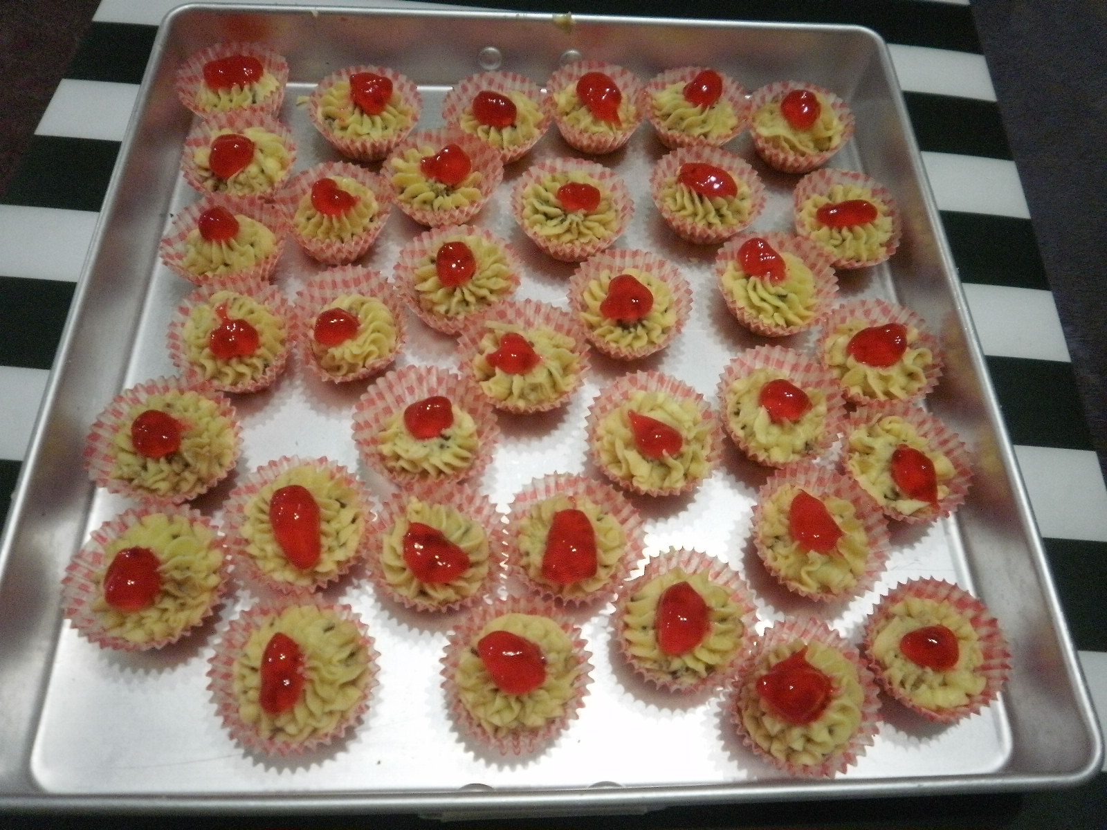 Zara ♥ Baking: SWISS TART