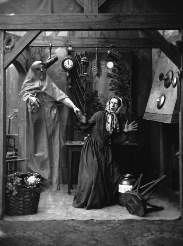 Funny and Freaky Vintage Photos May Make You Confused ~ Vintage Everyday