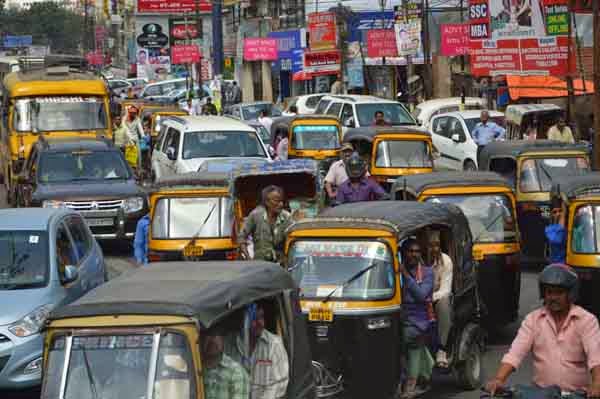 View Patna: Huge traffic jams witnessed on Patna roads