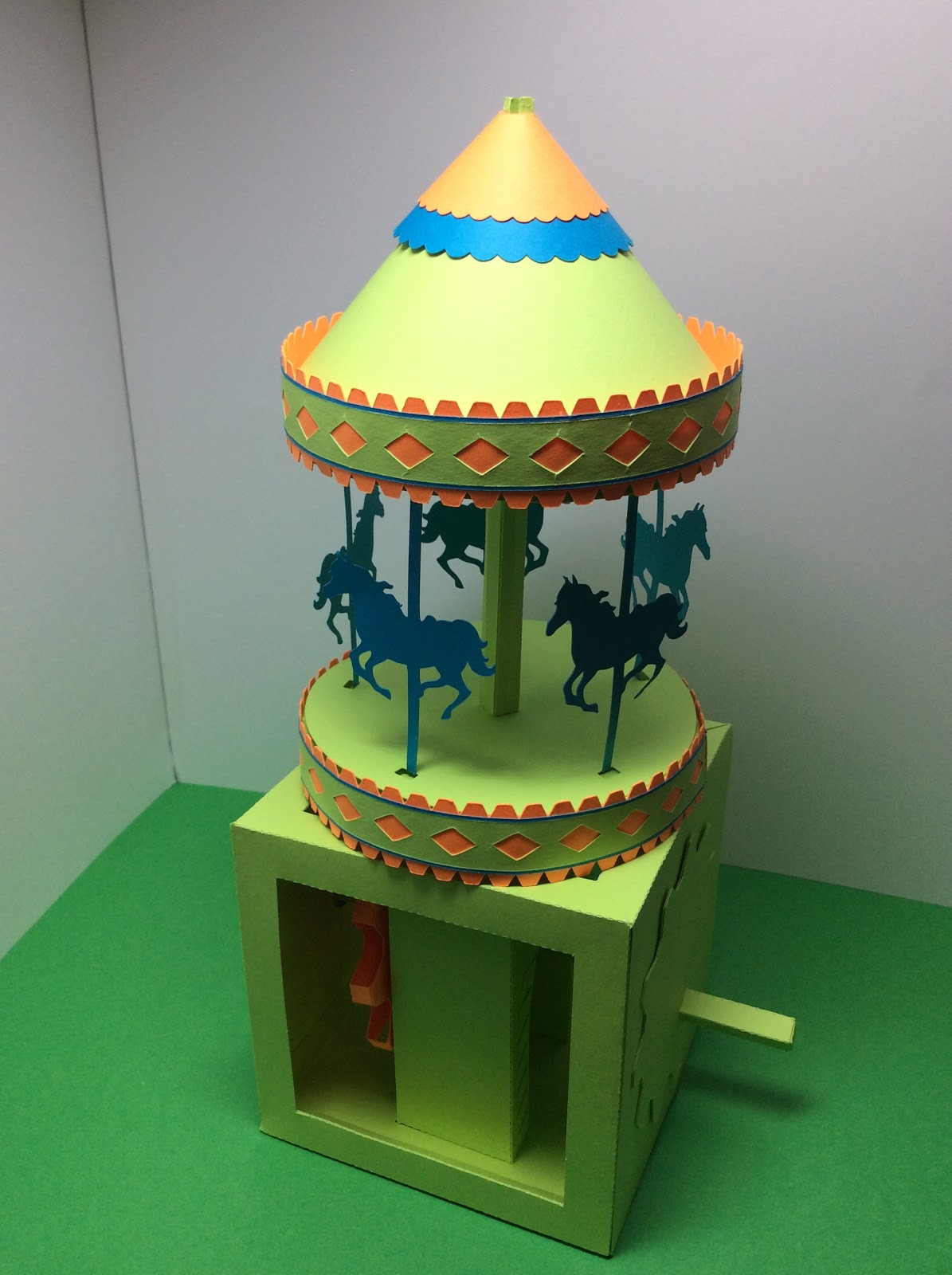 Papercrafts and other fun things: Carousel with Gear Box