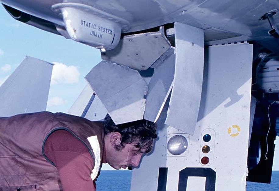 Tailhook Topics: F-4 Phantom ACLS Radar Reflector