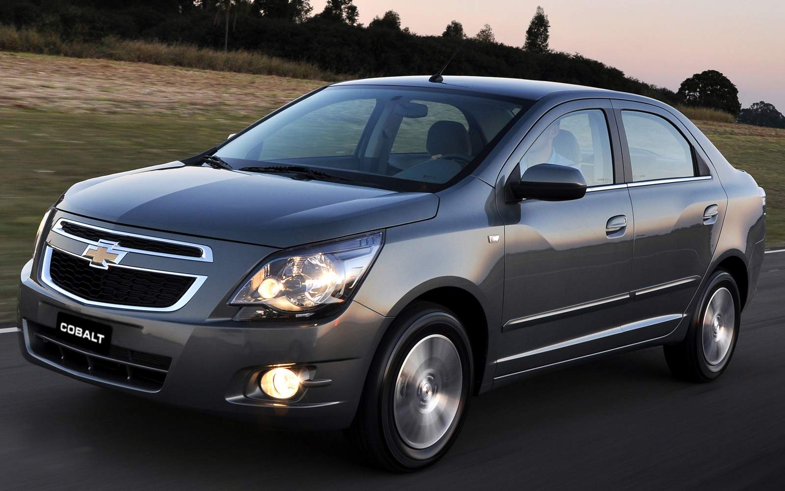 Chevrolet Cobalt 1.8 Automático: fotos, preços e especificações