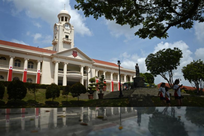 Hwa Chong Institution Restricts Smartphone Usage